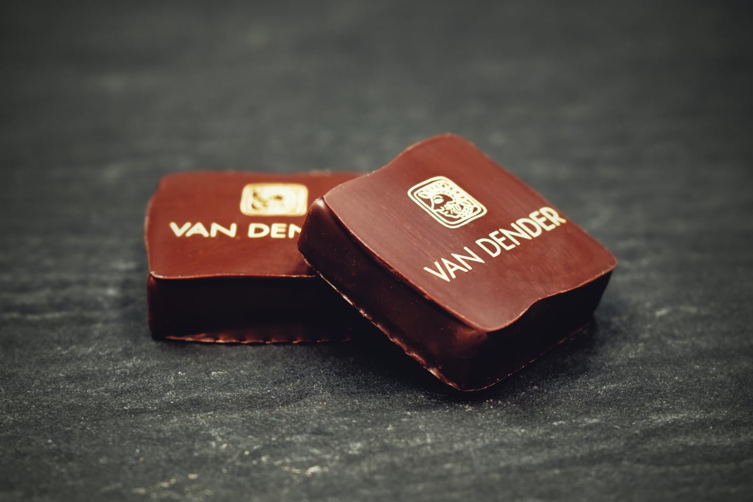 Finest Belgian pralines : order Van Dender chocolates